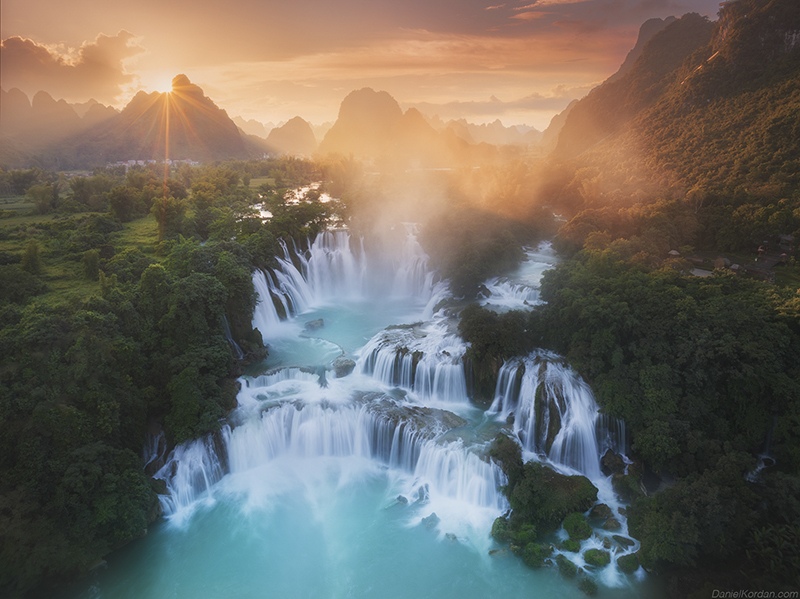 Light Chaser at the World's End: Daniel Kordan's Dialogue with the ...